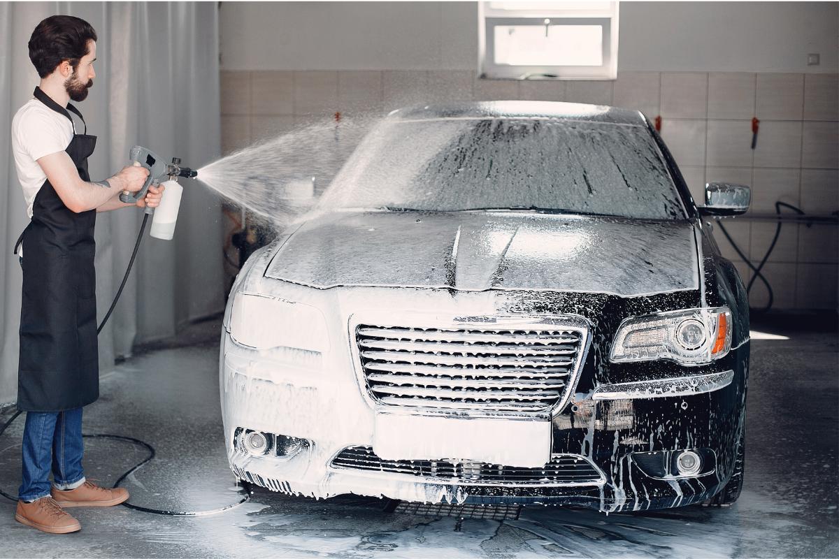 Como montar um lava rápido: confira um guia completo